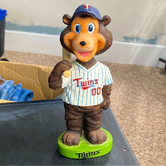 Accents | Vintage 200 Tc Bear Minnesota Twins Mascot Bobblehead Global ...
